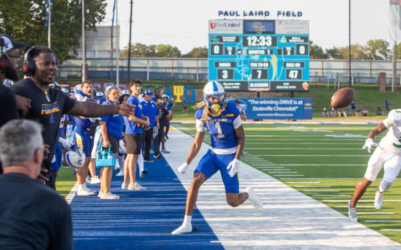 Strong showing leads SE opening night victory | Durant Democrat